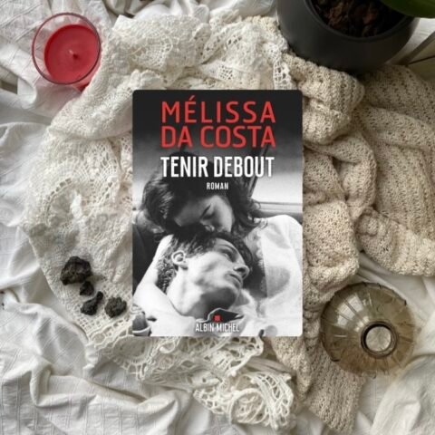 Tenir debout de Mélissa Da Costa - J'ai la livrite